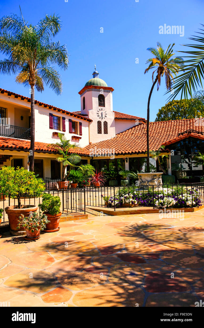 Paseo Nuevo shopping center in downtown Santa Barbara, California Stock ...