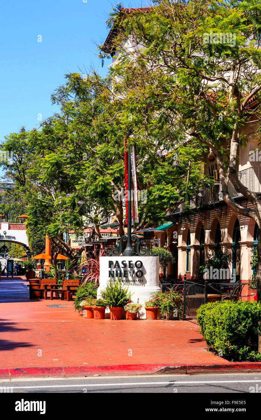 Paseo Nuevo shopping center in downtown Santa Barbara, California Stock ...