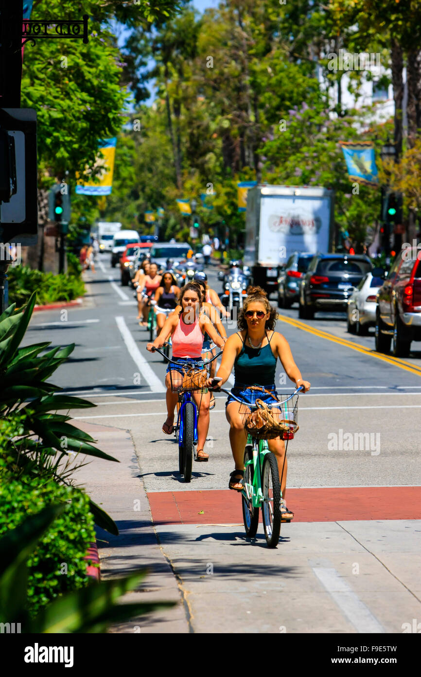 Girls cycling college hi-res stock photography and images - Alamy