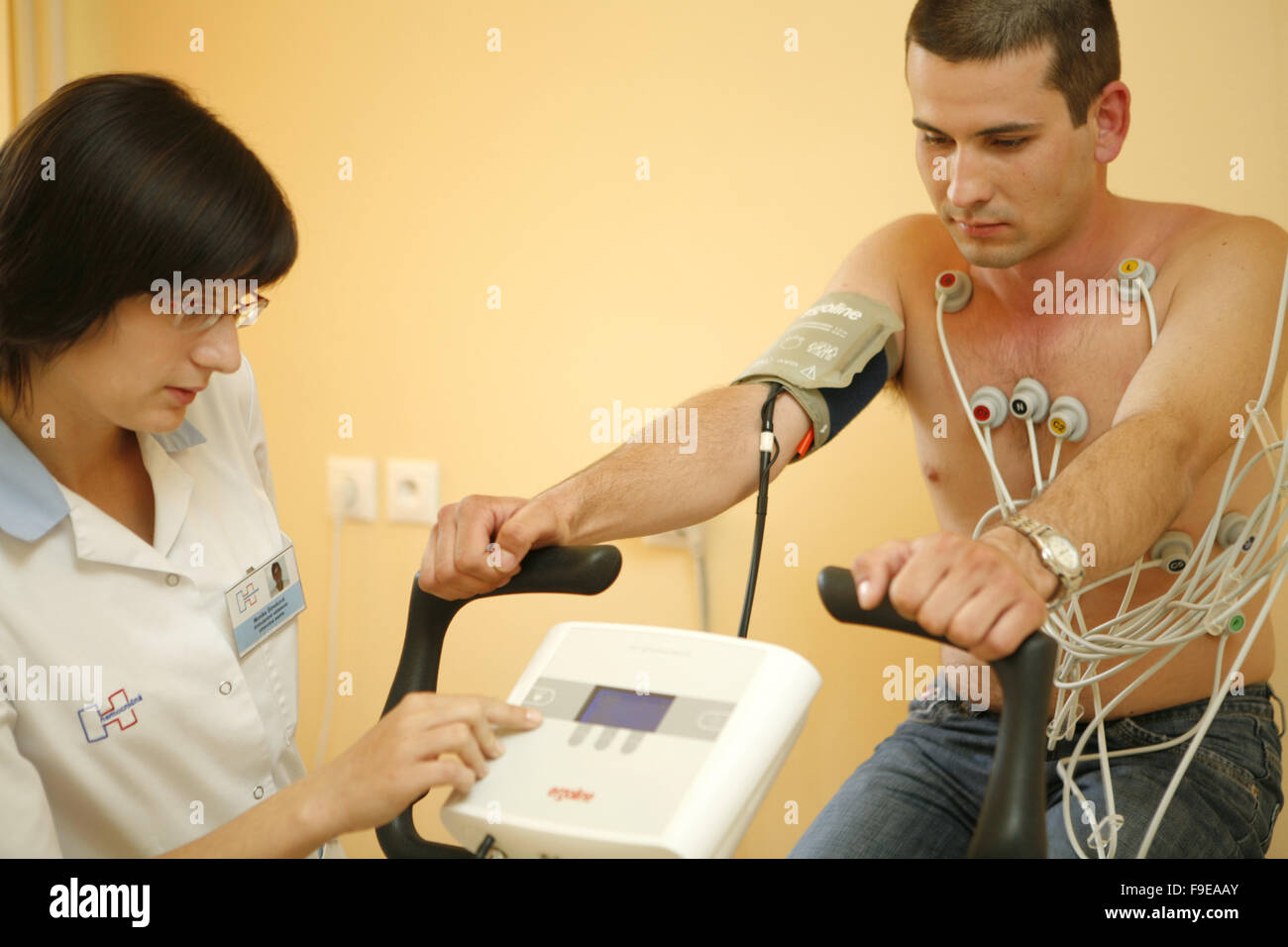 Herz ekg hi-res stock photography and images - Alamy