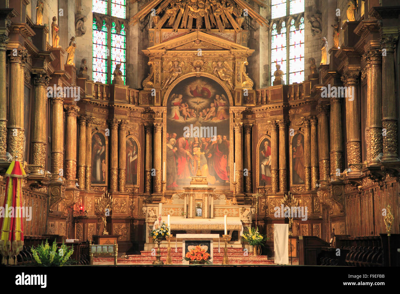 France Provence Avignon Église St-Pierre church interior Stock Photo ...