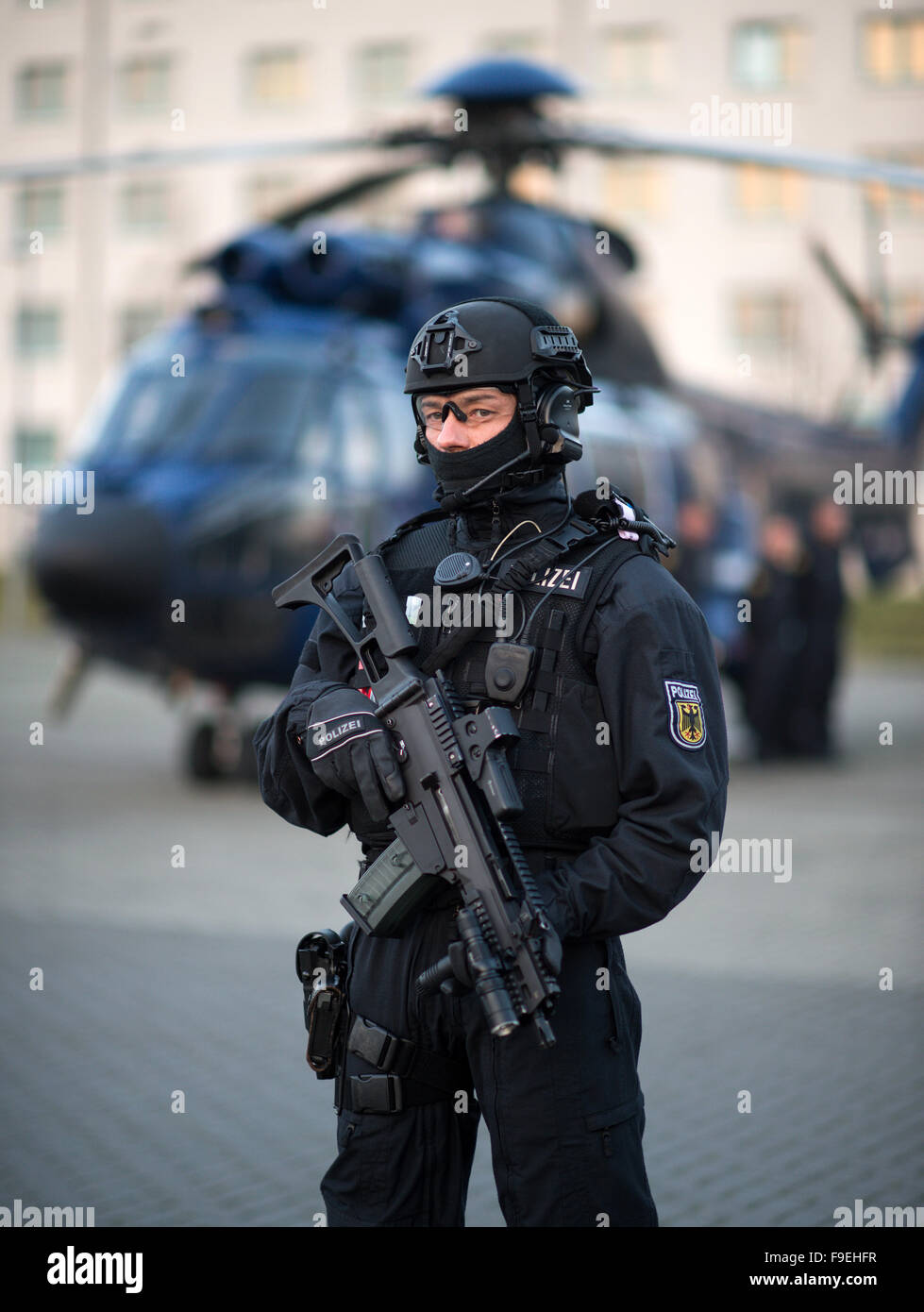 Ahrensfelde, Germany. 16th Dec, 2015. Members of the new unit "BFE " of ...
