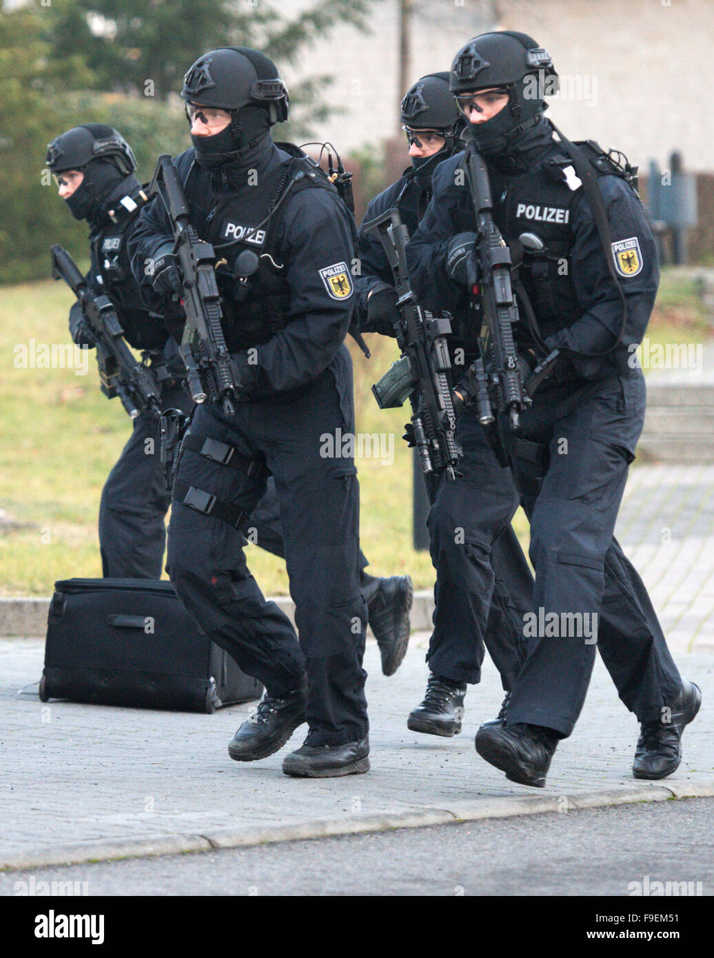 Ahrensfelde, Germany. 16th Dec, 2015. Members of the new unit "BFE " of ...