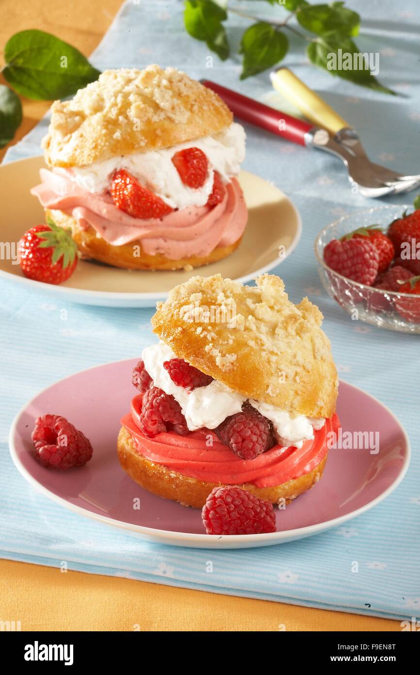 Prague Cake with Double Cream Stock Photo - Alamy