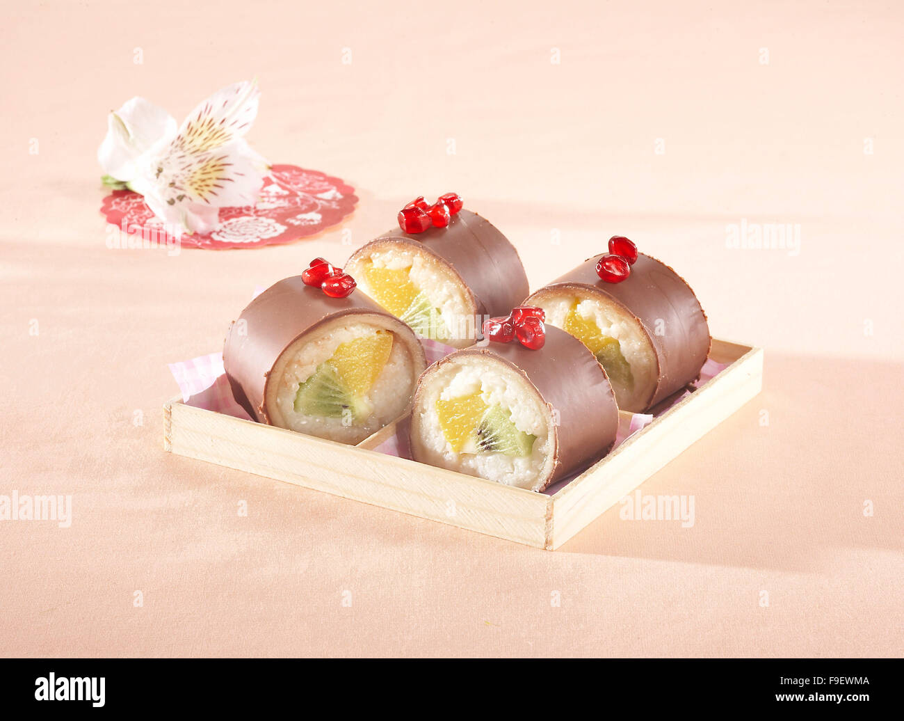 Peach marzipan hi-res stock photography and images - Alamy