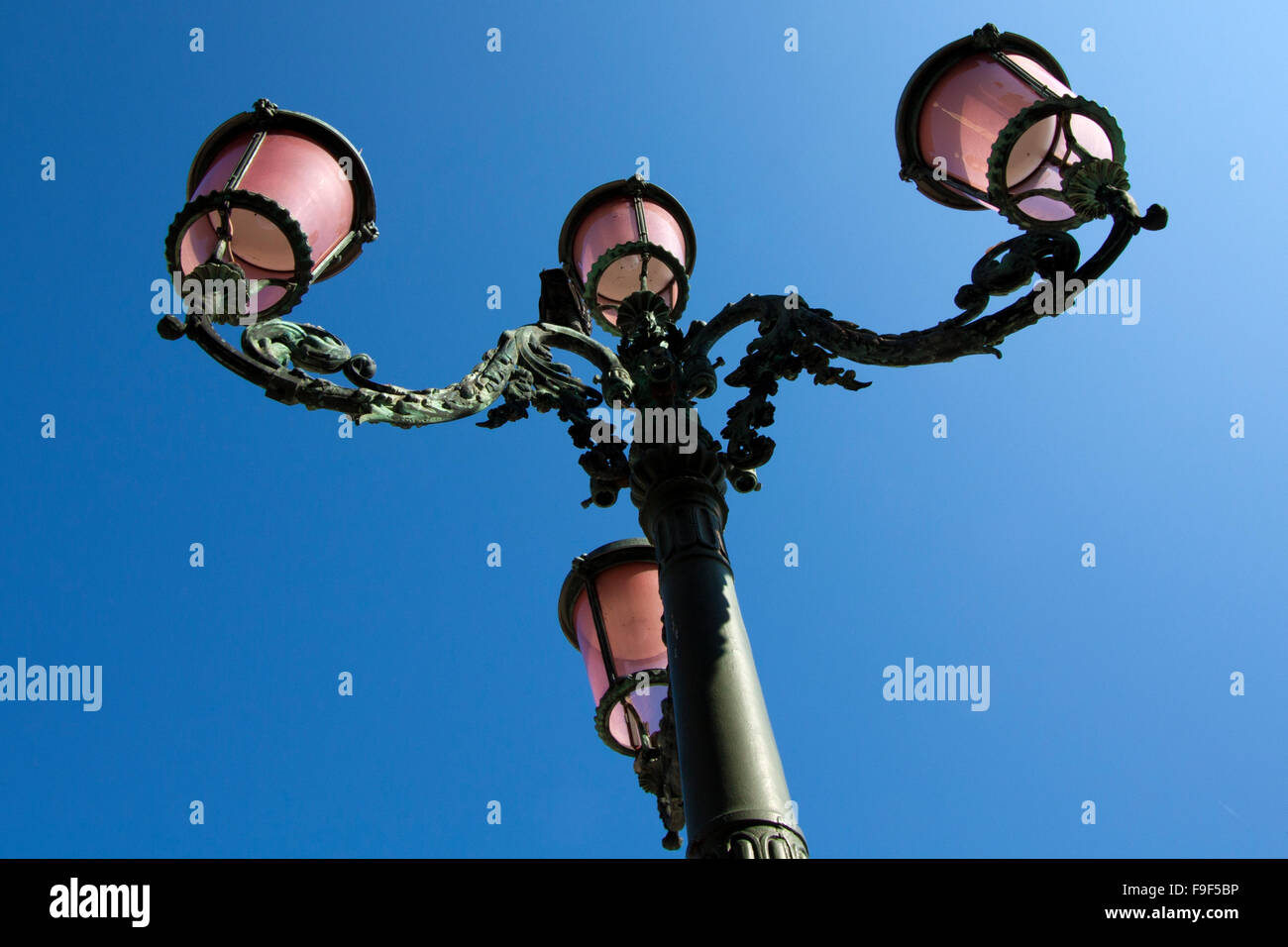 Globe lamp post light hi-res stock photography and images - Alamy