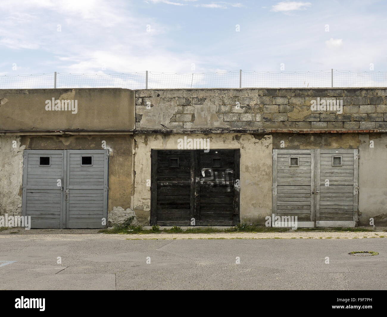 Old garage hi-res stock photography and images - Alamy