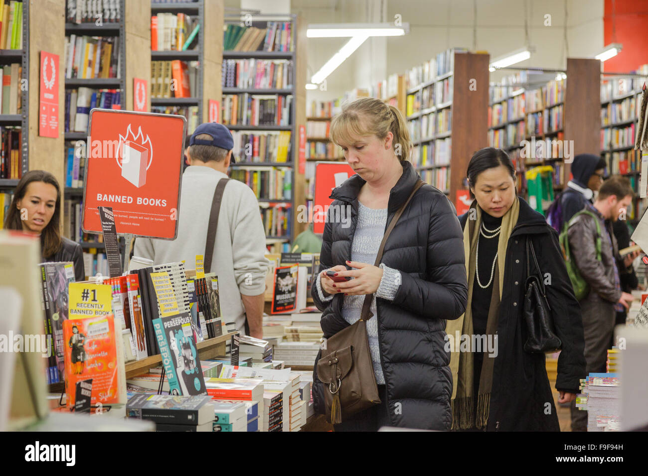 Inside the Strand Book store, New York City, USA Stock Photo - Alamy