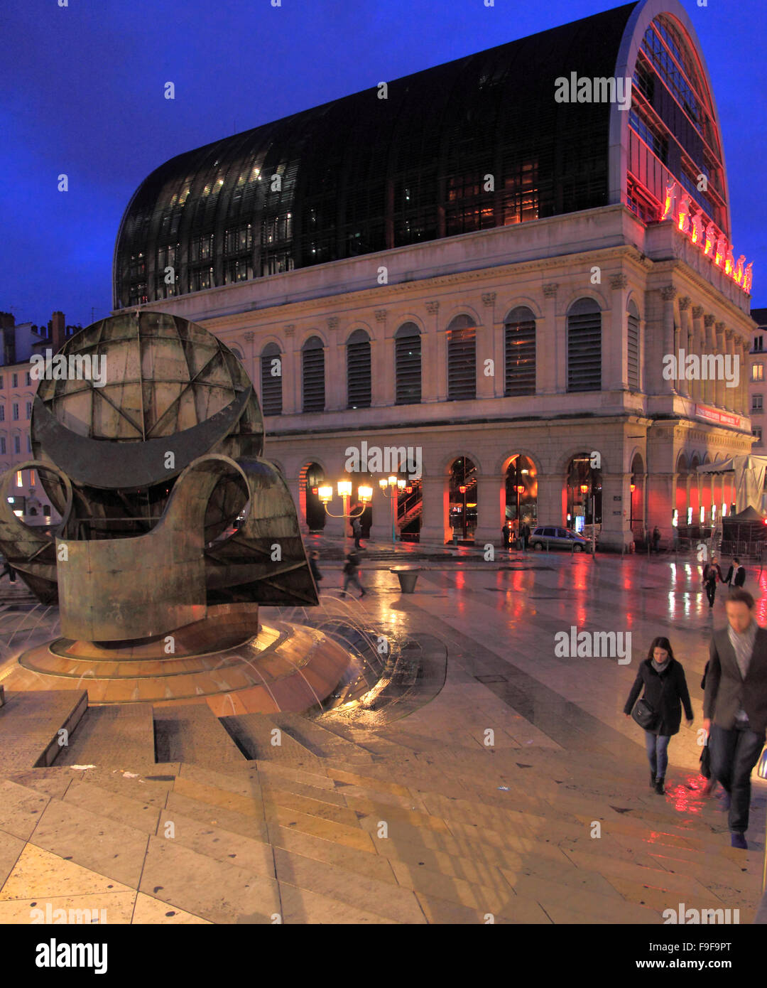 Lyon by night hi-res stock photography and images - Alamy