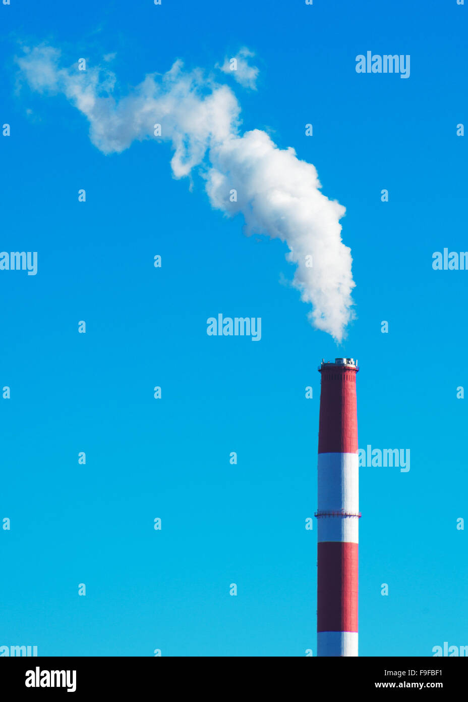 Air pollution. Dirty smog from big factory chimney Stock Photo - Alamy
