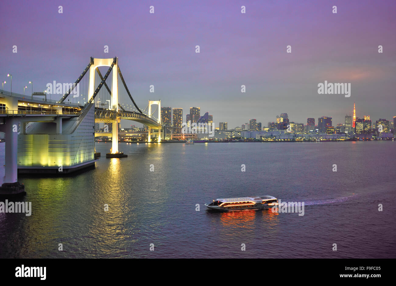 Tokyo skyline tokyo bay hi-res stock photography and images - Alamy