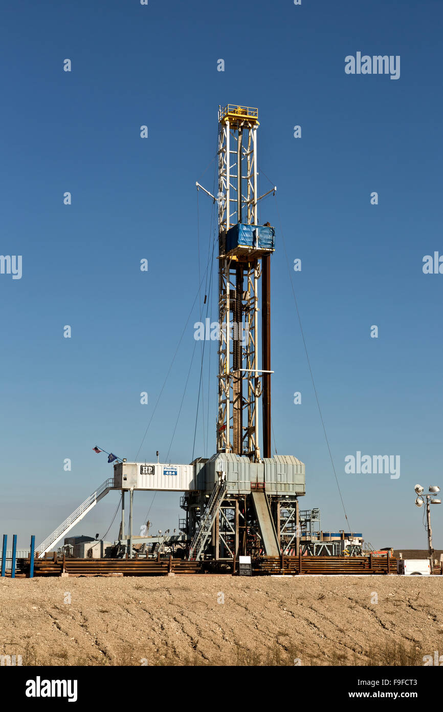H & P 454 Flex Drill Rig at drilling location Stock Photo - Alamy