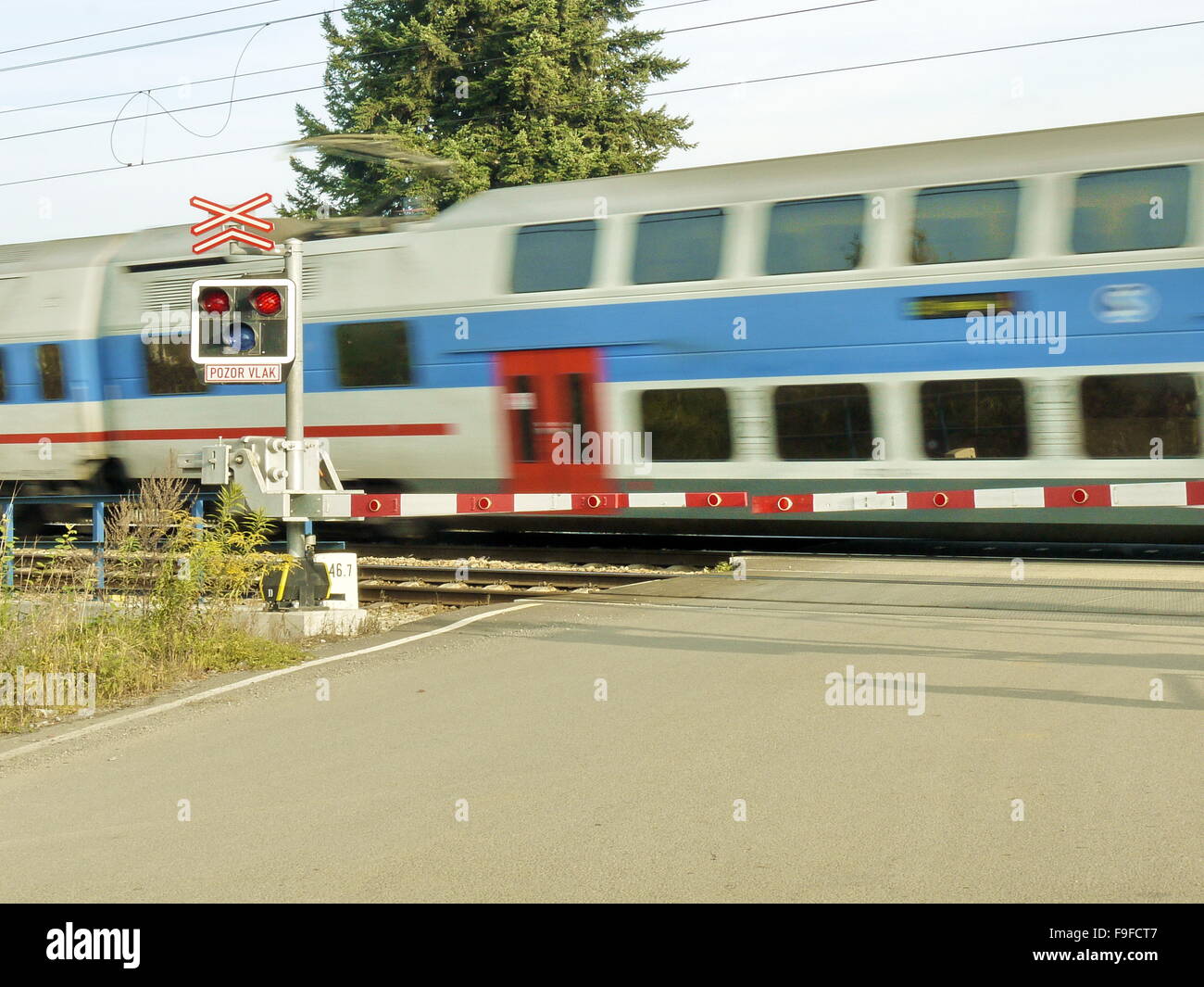 Grade crossing gate hi-res stock photography and images - Alamy