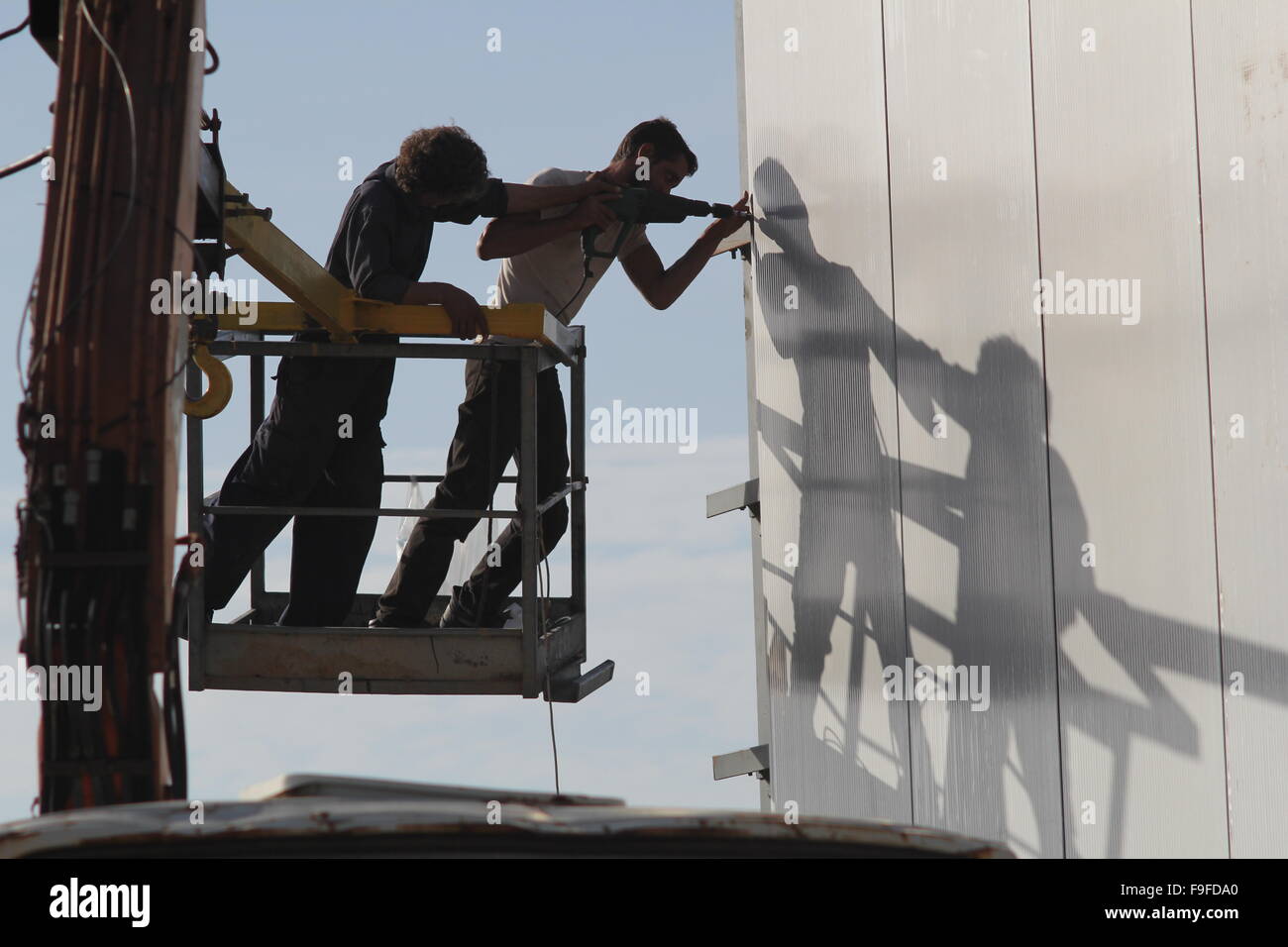 Men drilling hi-res stock photography and images - Alamy