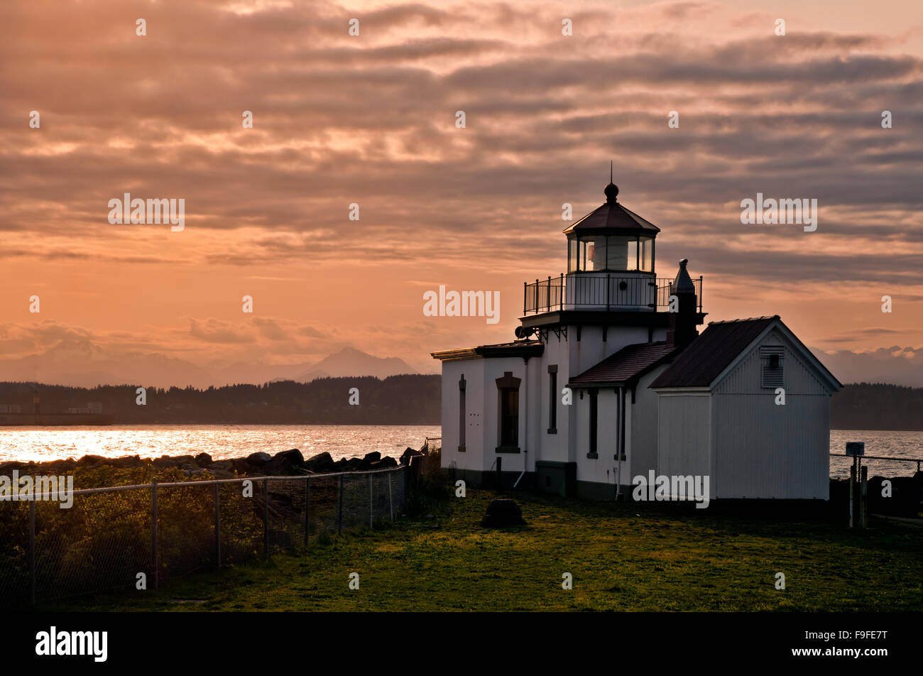 WA12345-00...WASHINGTON - West Point Light on the Puget Sound in ...