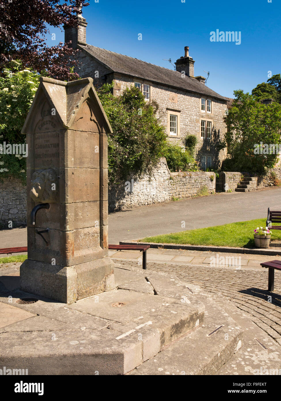 Dwellings hartington derbyshire hi-res stock photography and images - Alamy