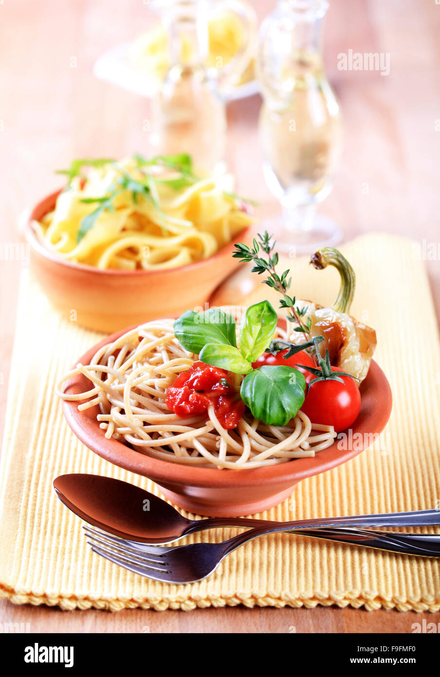 Whole wheat spaghetti salad hi-res stock photography and images - Alamy