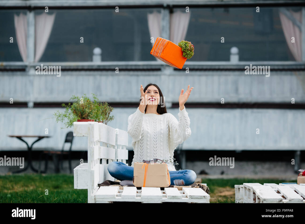 Young girl throws a gift Stock Photo - Alamy