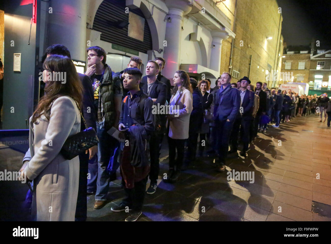 Star wars premiere queue hi-res stock photography and images - Alamy