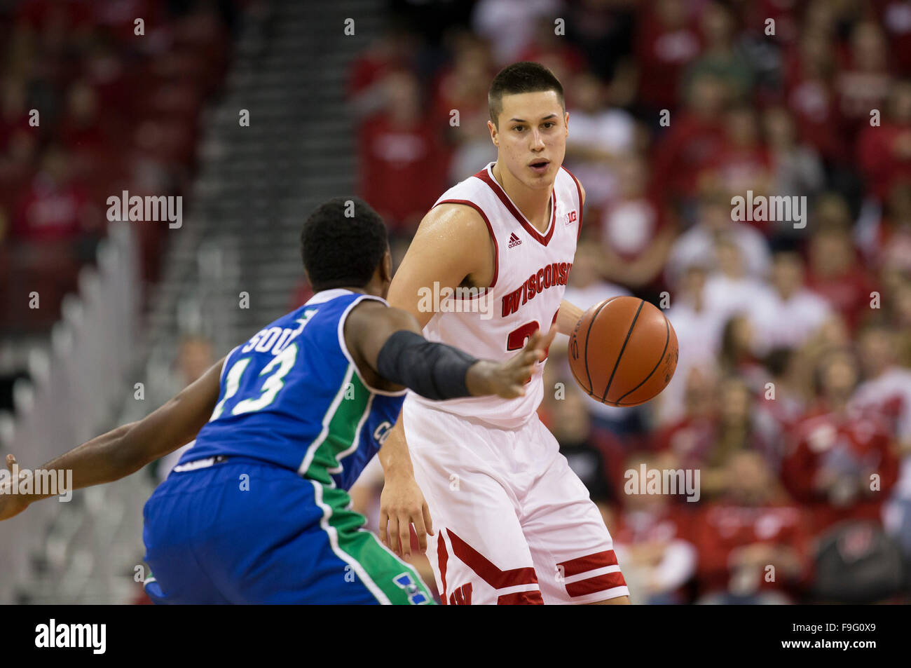 Madison, WI, USA. 15th Dec, 2015. Wisconsin Badgers guard Bronson ...
