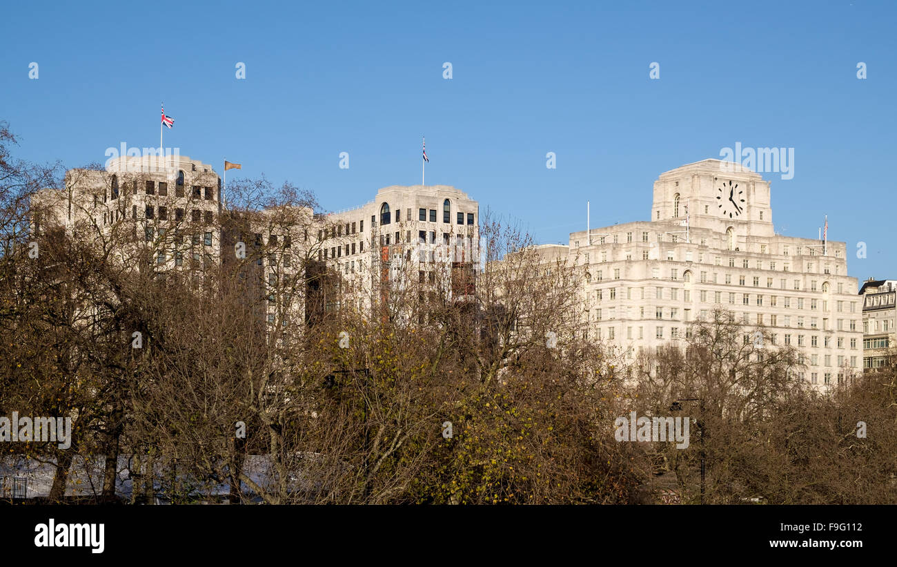 Victoria Embankment London Shell Mex Building Stock Photo - Alamy
