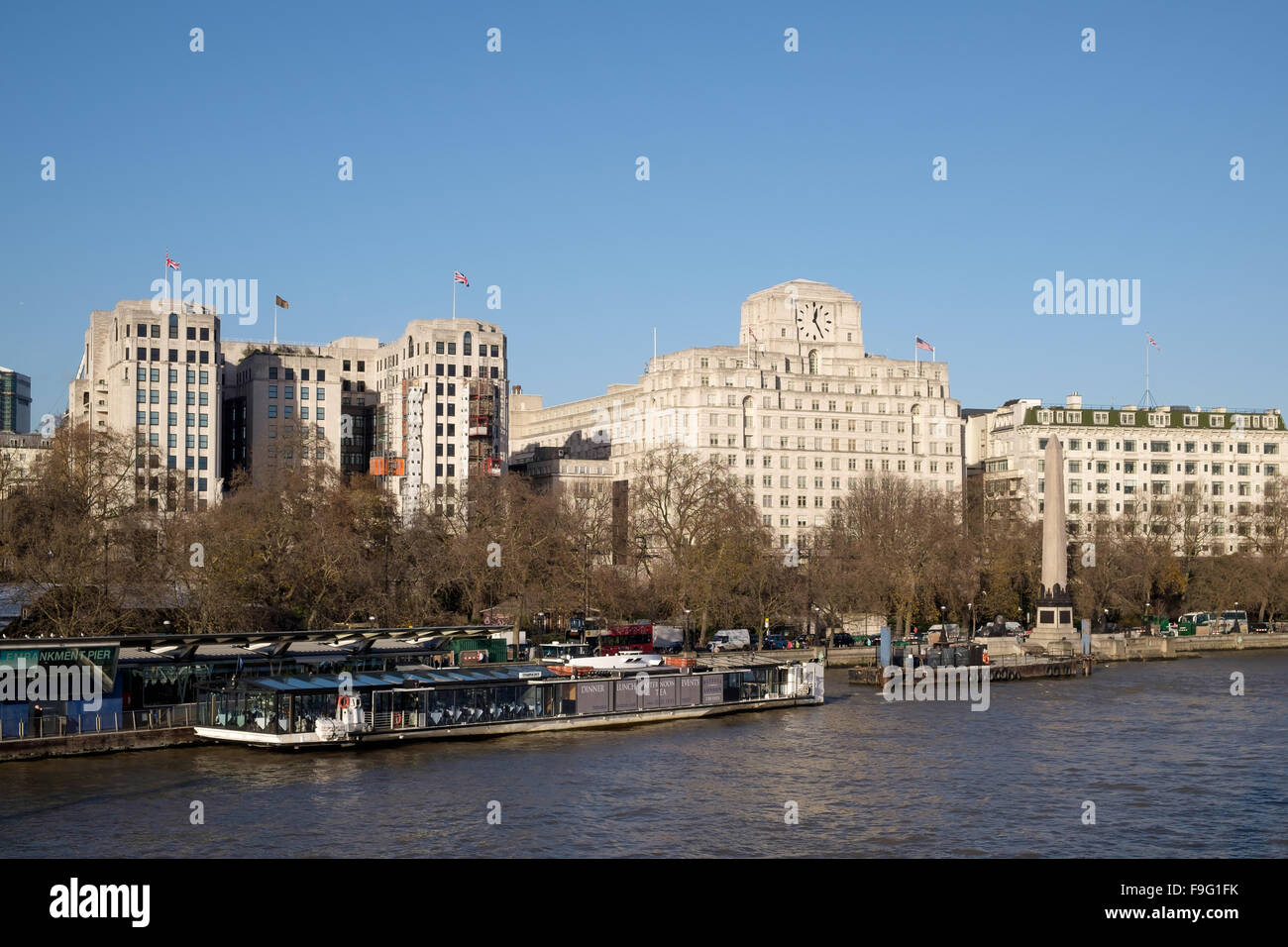 Victoria Embankment London Shell Mex Building Stock Photo - Alamy
