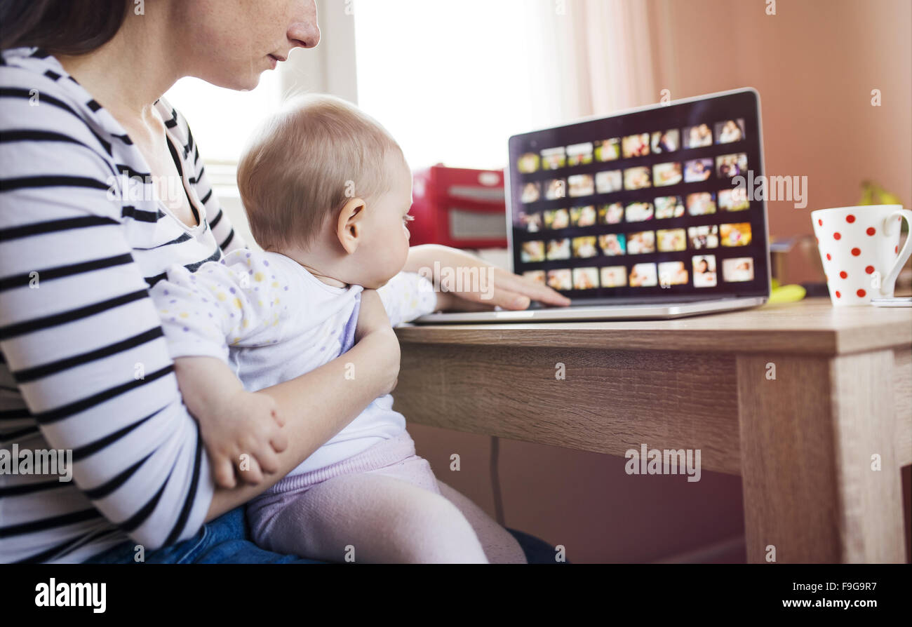 Stress working mother office hi-res stock photography and images - Alamy
