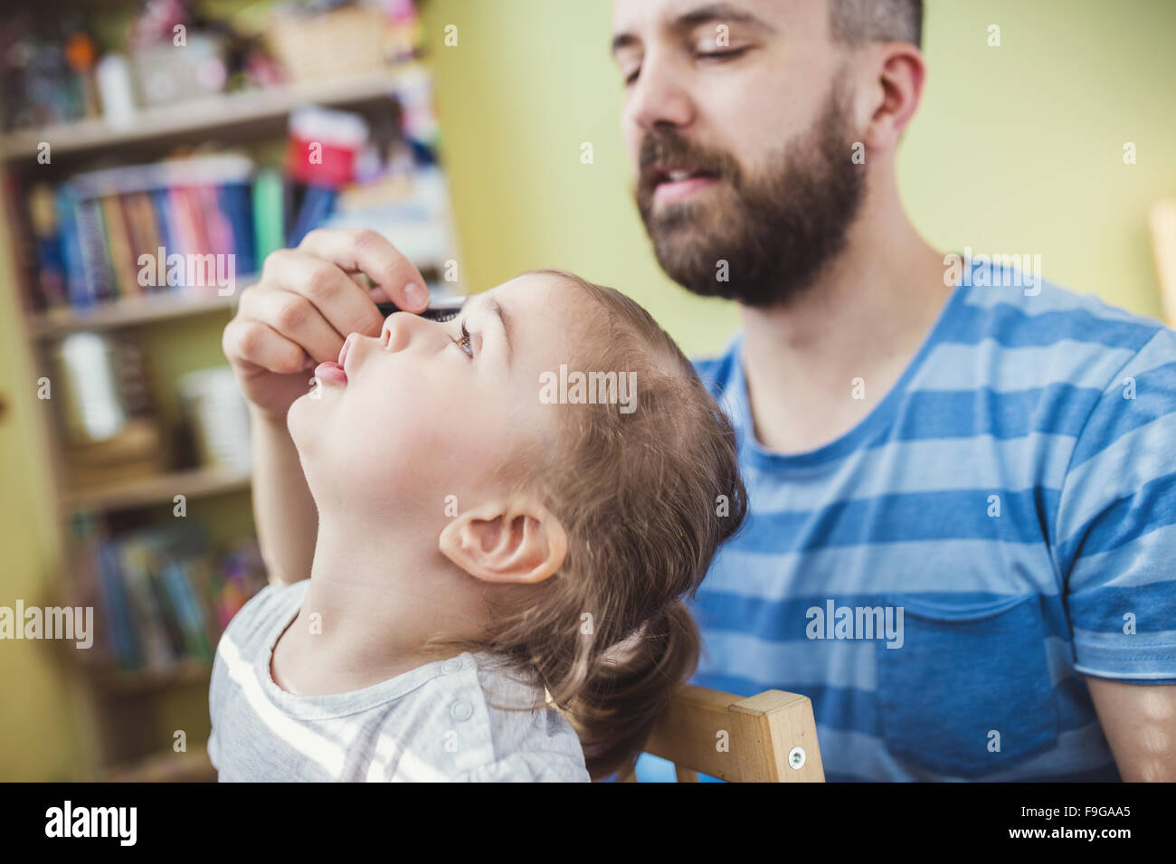 Young father styling hair of his daughter Stock Photo - Alamy