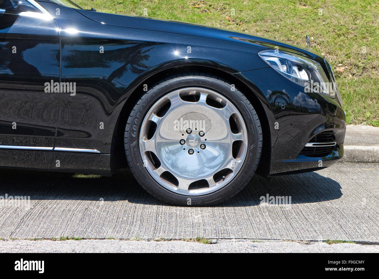 Wheel of maybach car hi-res stock photography and images - Alamy