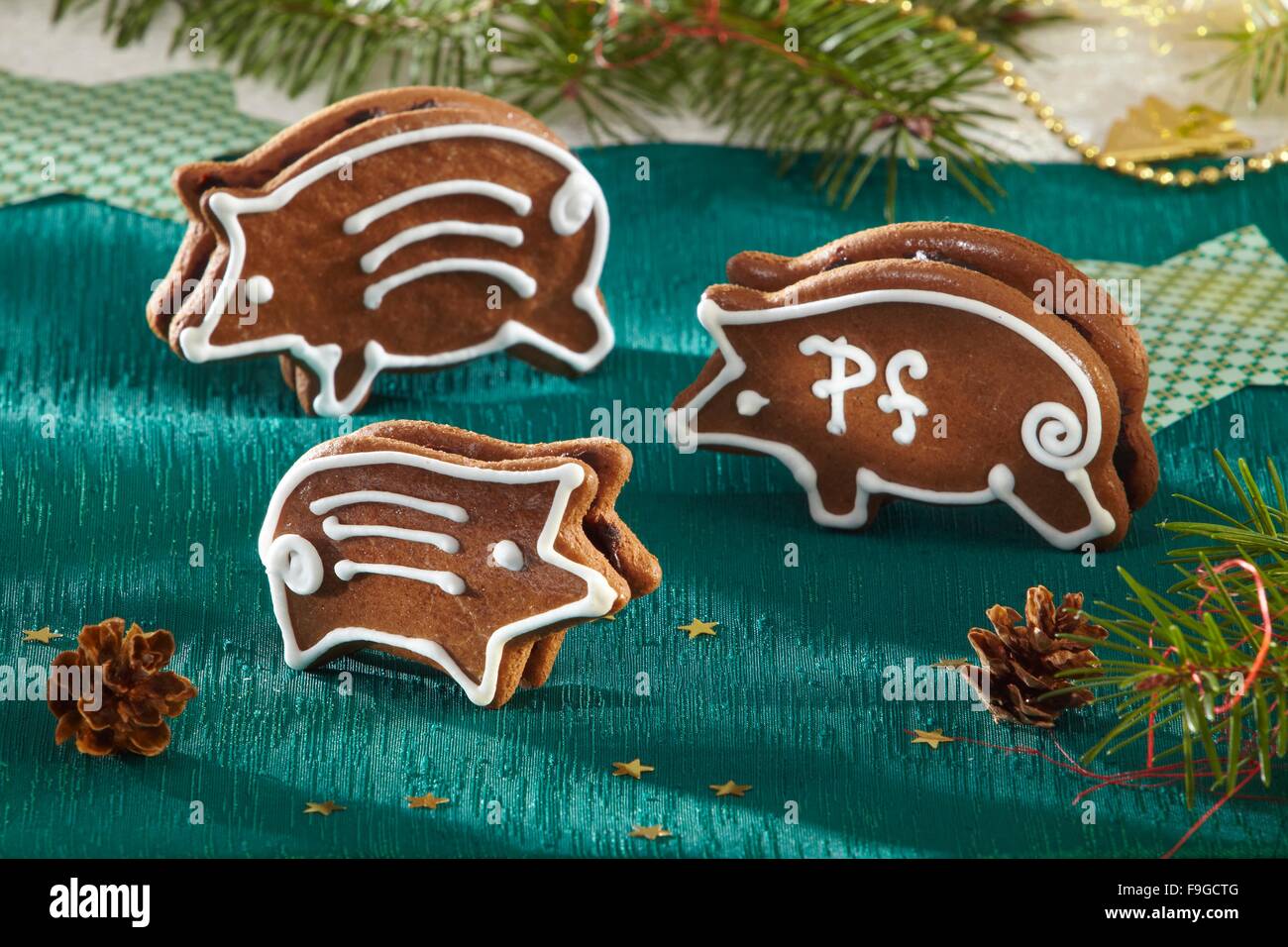 Chocolate pigs hi-res stock photography and images - Alamy