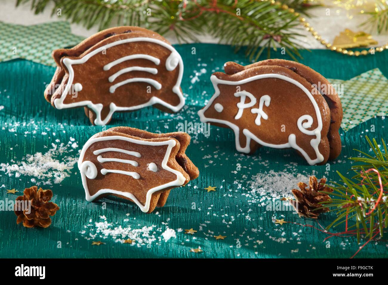 Chocolate pigs hi-res stock photography and images - Alamy