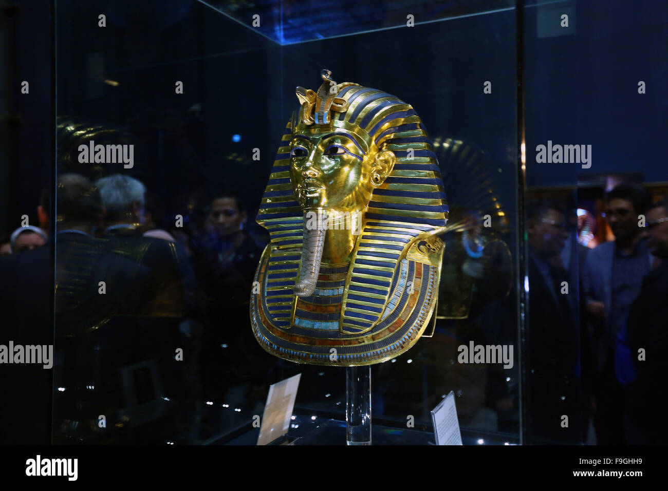 Tutankhamun mask back hi-res stock photography and images - Alamy