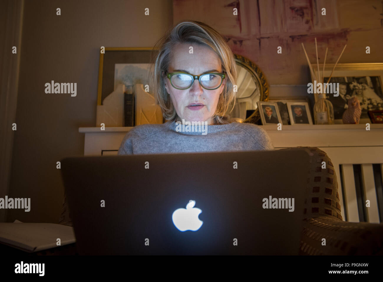 Laptop apple works hi-res stock photography and images - Alamy