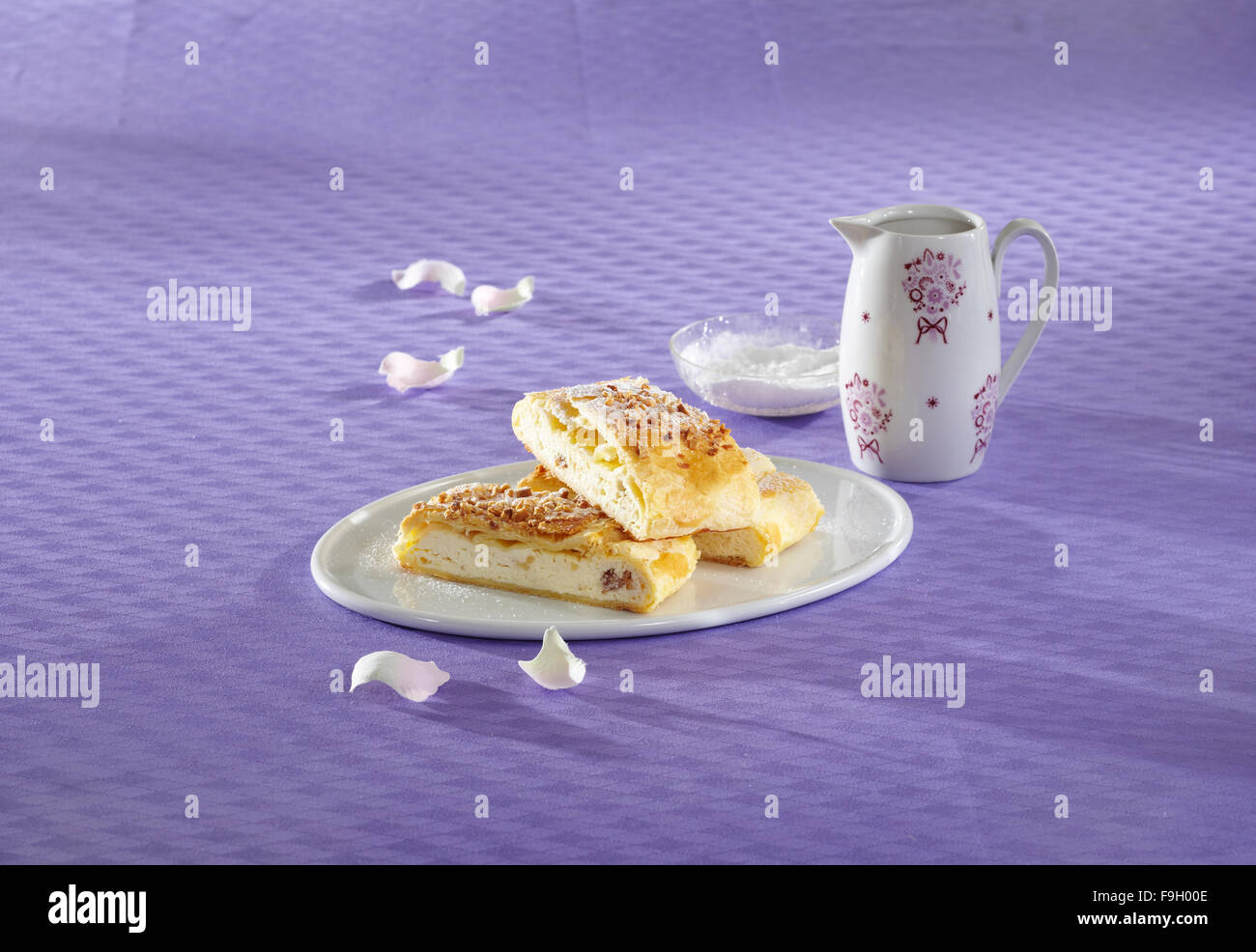 Curd strudel hi-res stock photography and images - Alamy