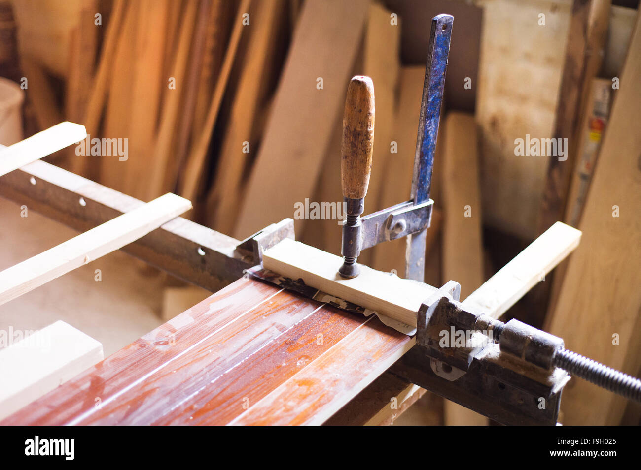Carpenter screw clamp tools pressing planks together Stock Photo - Alamy