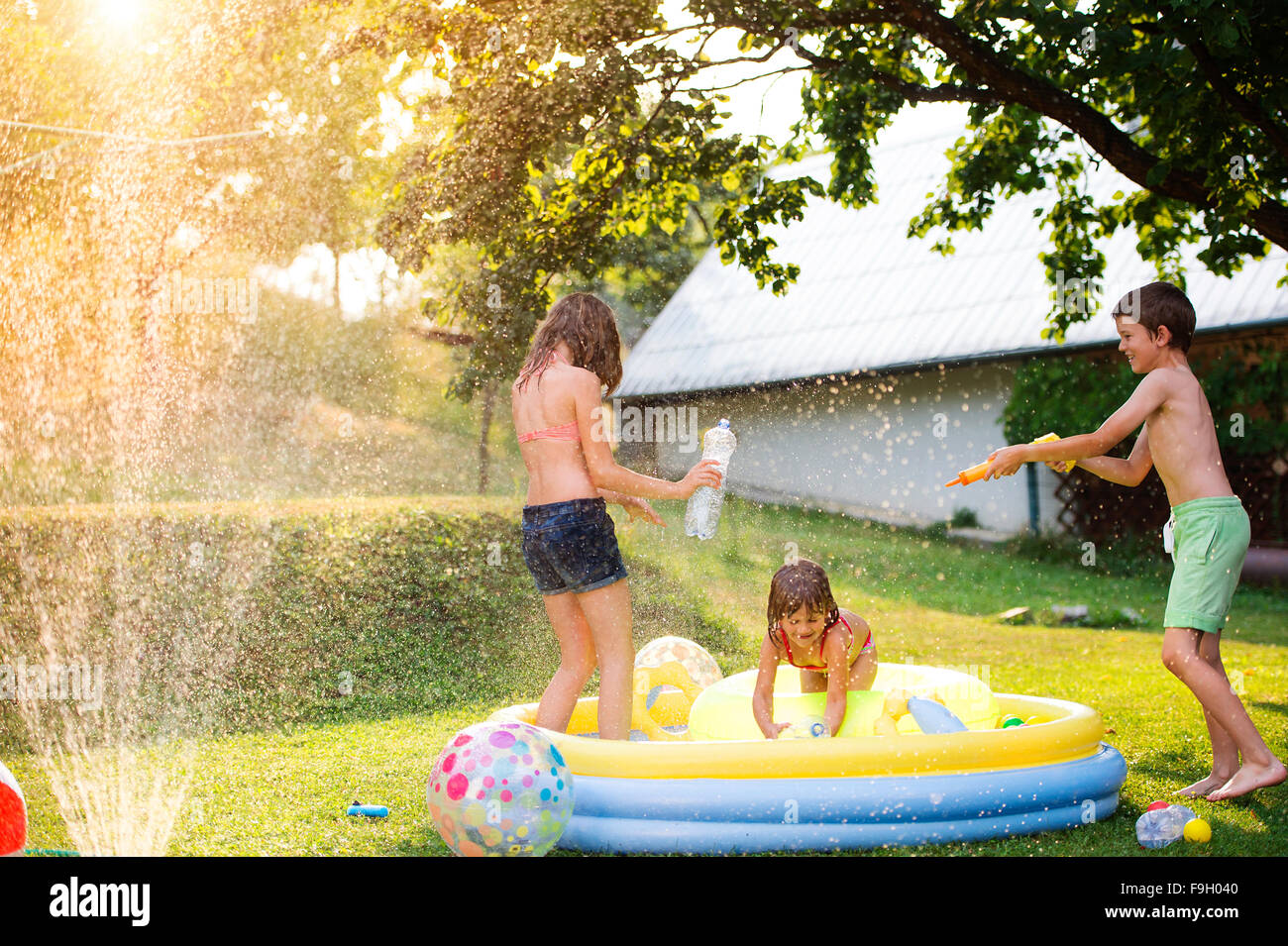 Kids excited summer hi-res stock photography and images - Alamy