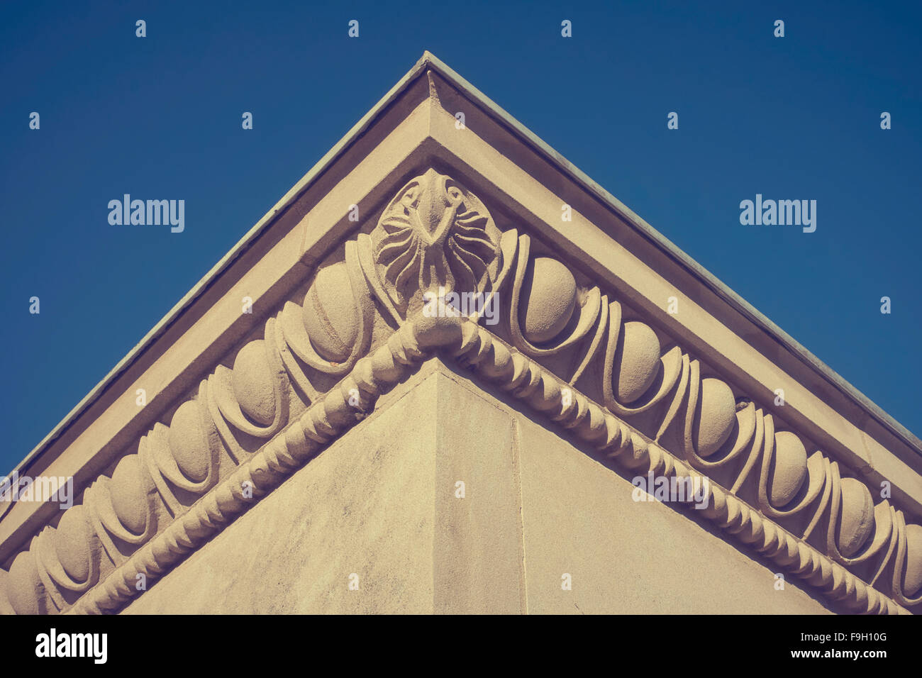 Architecture triangle hi-res stock photography and images - Alamy