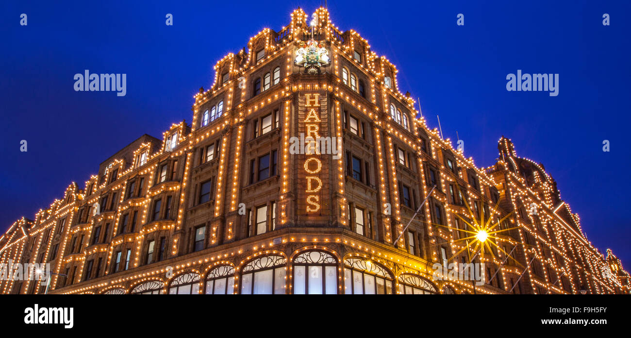 Harrods exterior hi-res stock photography and images - Alamy