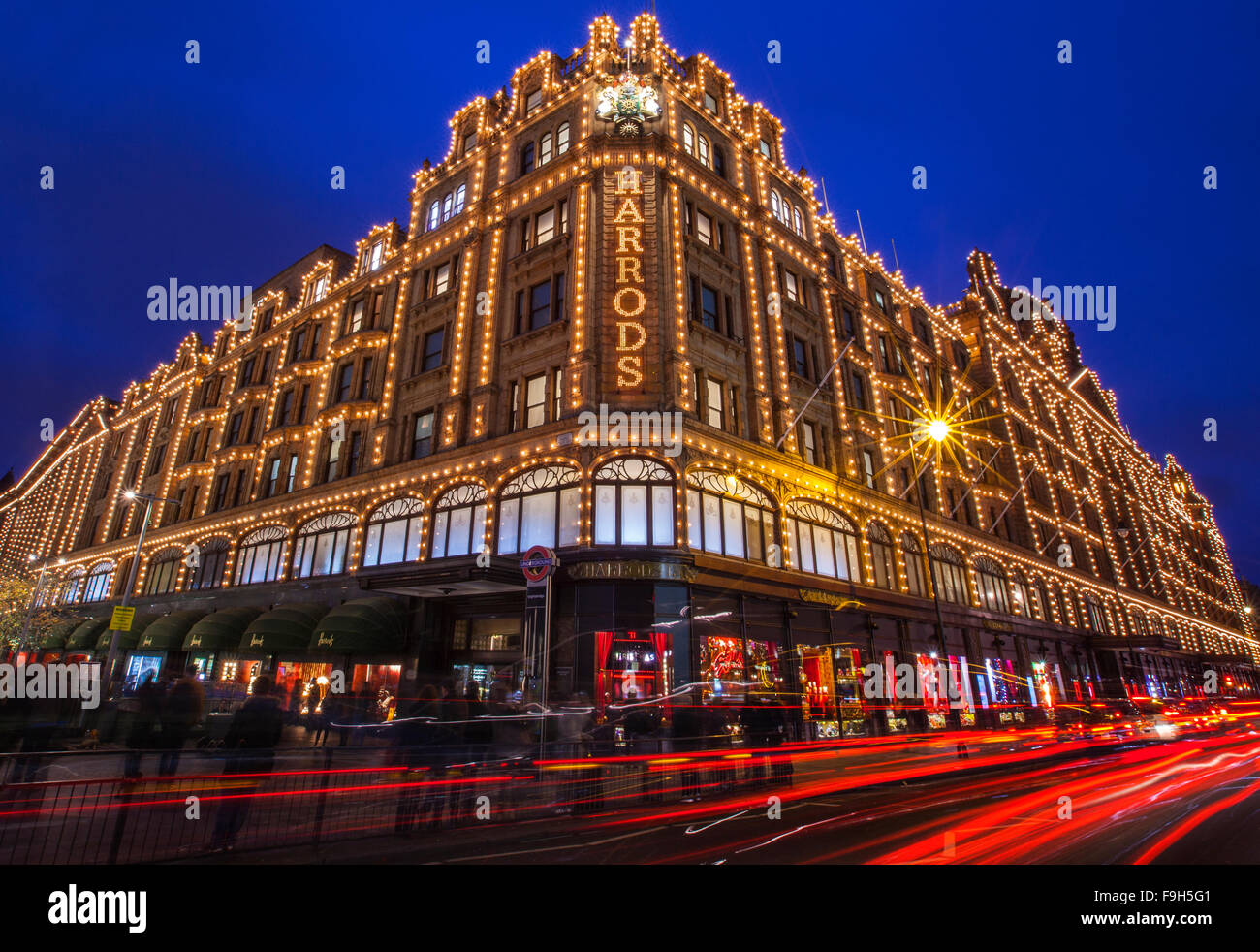 Harrods london exterior hi-res stock photography and images - Alamy