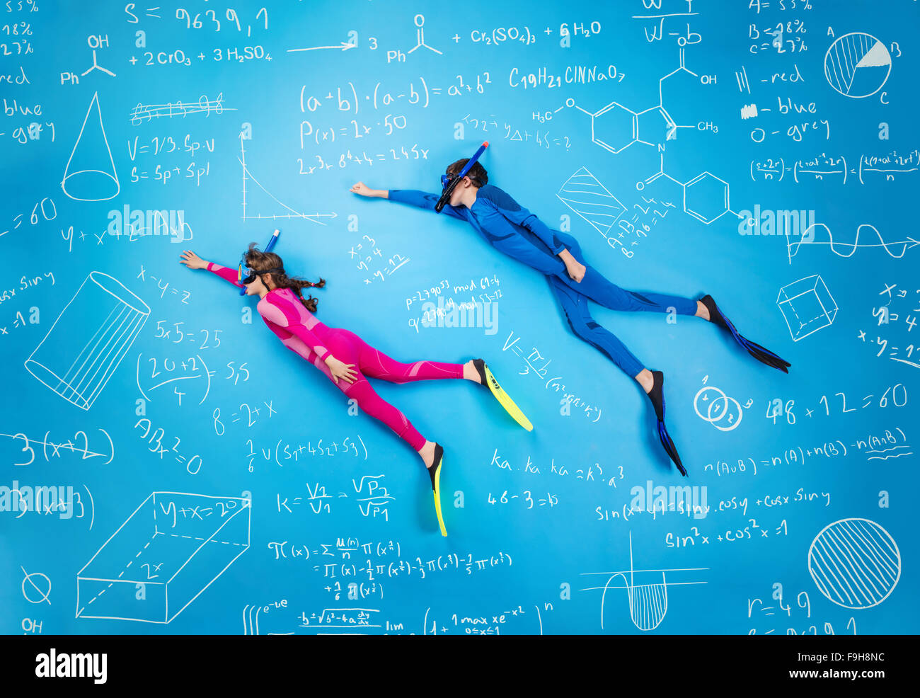 Children diving hi-res stock photography and images - Alamy