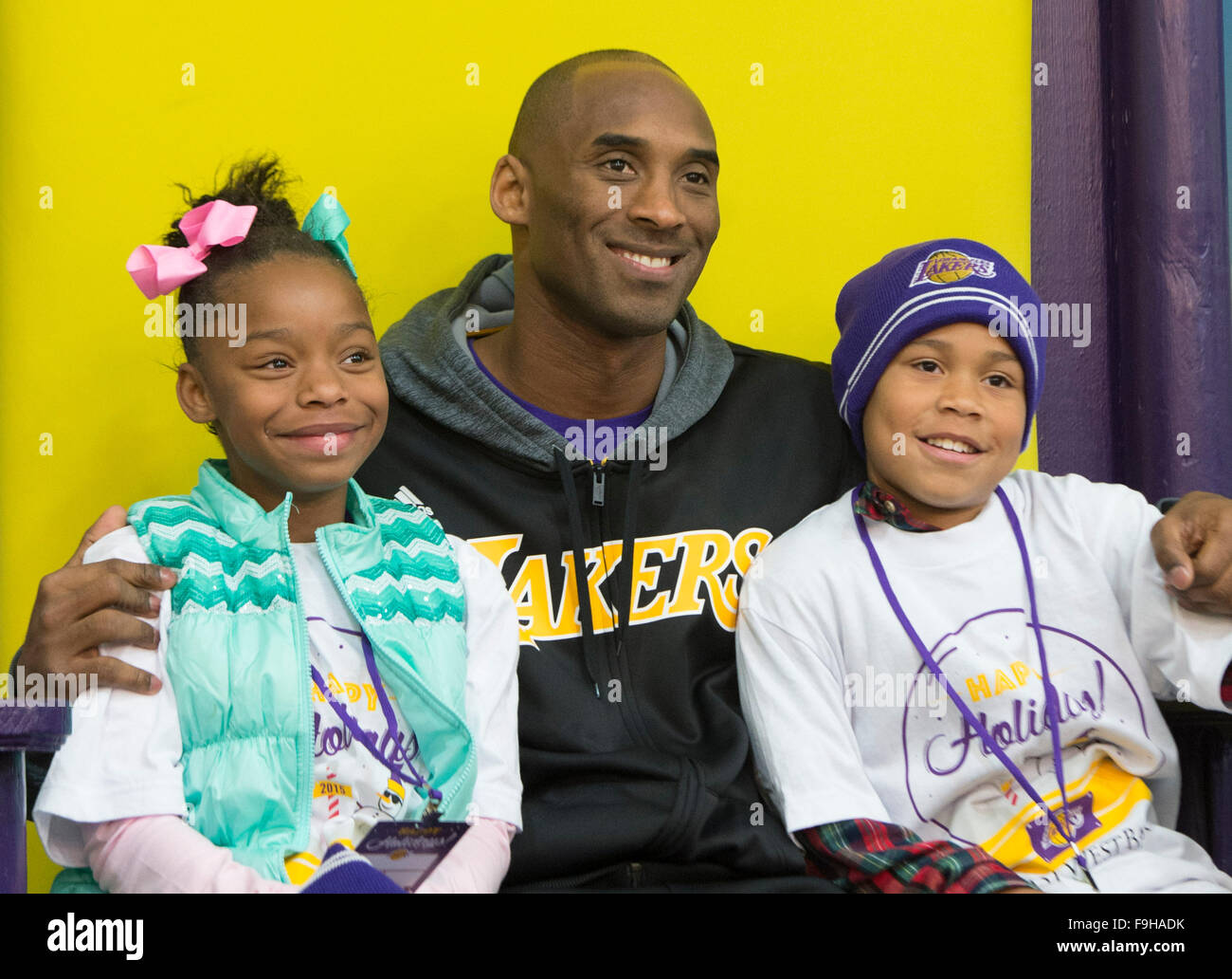 Los Angeles, USA. 16th Dec, 2015. Kobe Byrant of Lakers poses with kids ...
