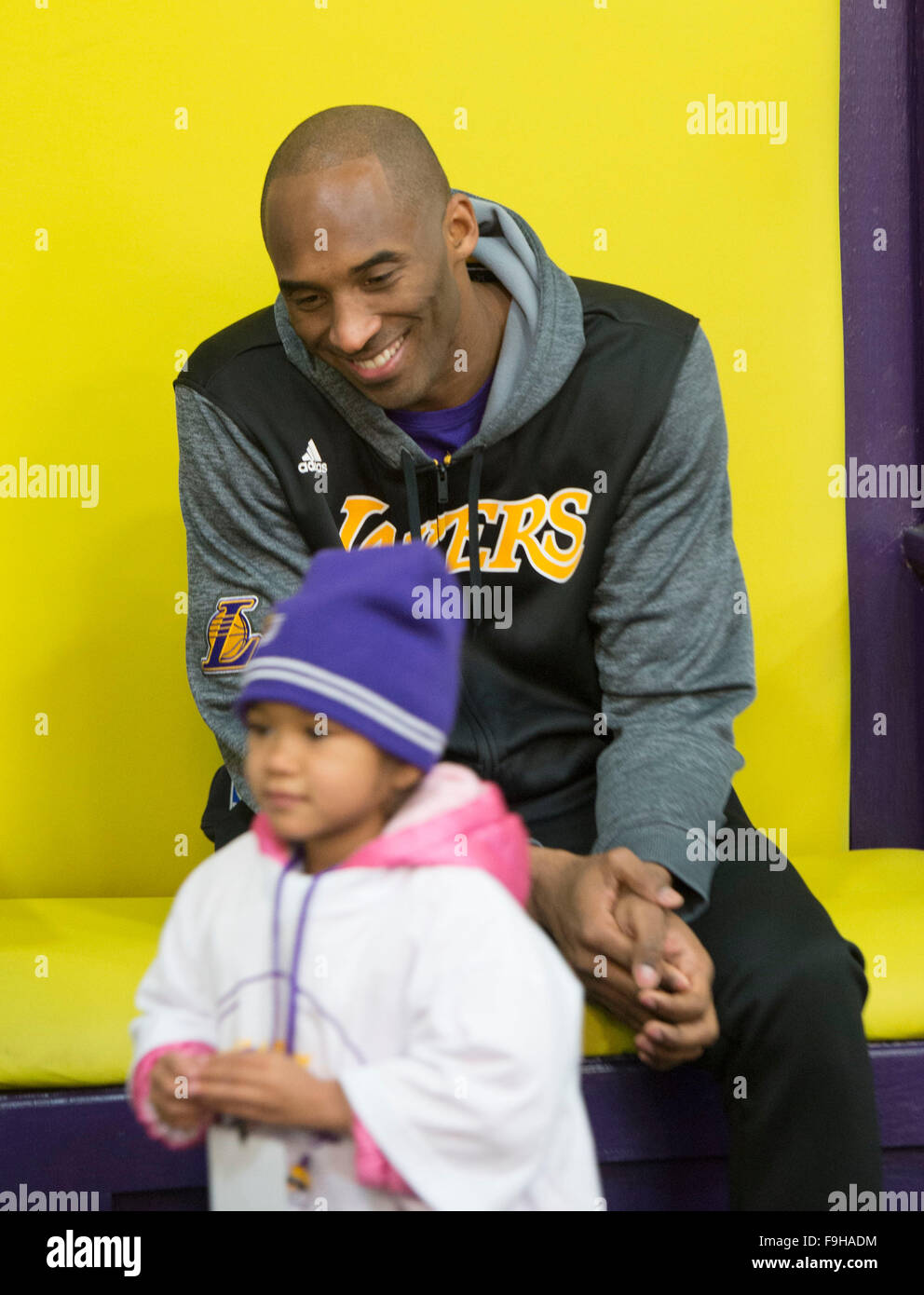 Los Angeles, USA. 16th Dec, 2015. Kobe Byrant of Lakers poses with kids ...