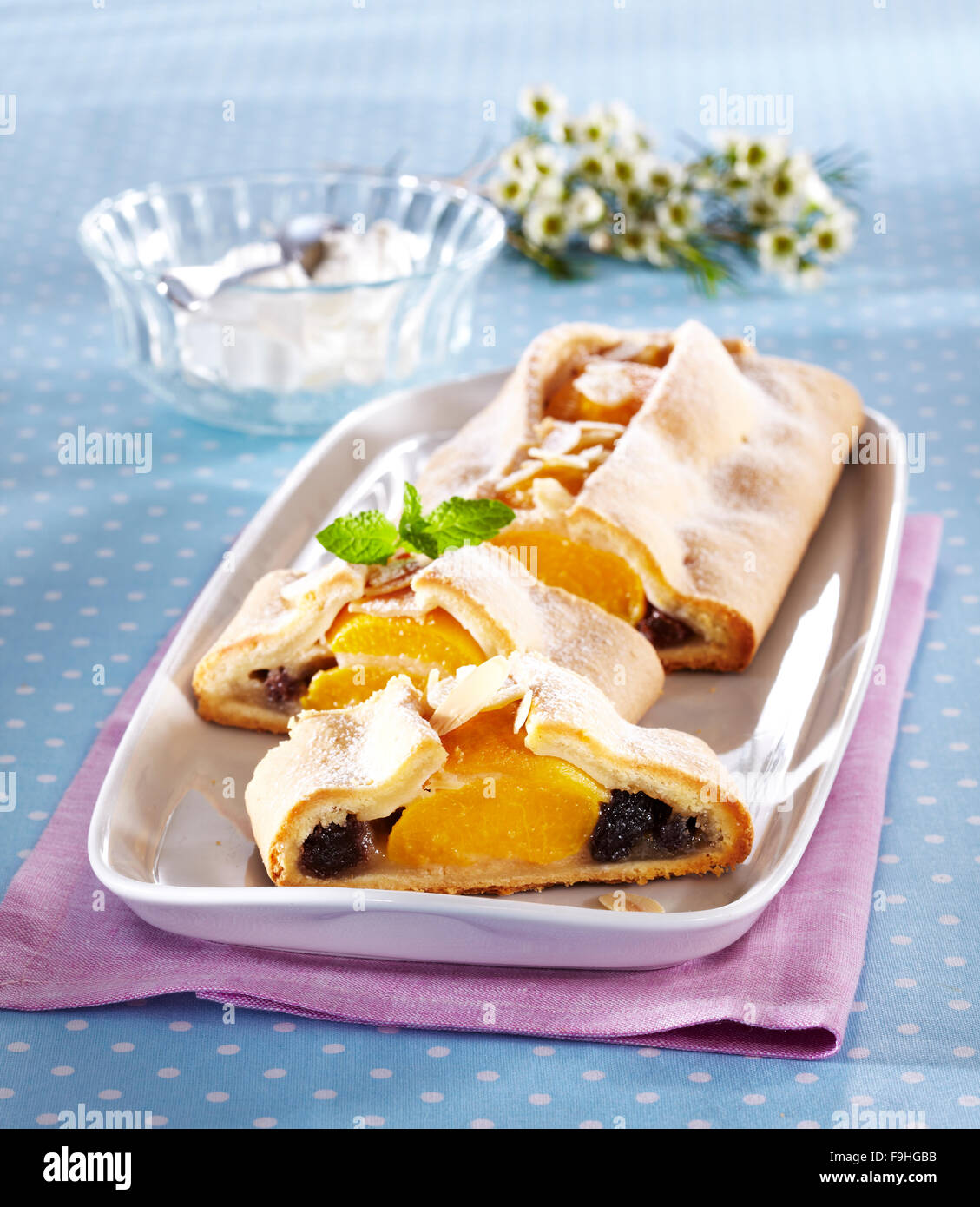 Cottage cheese strudel hi-res stock photography and images - Alamy