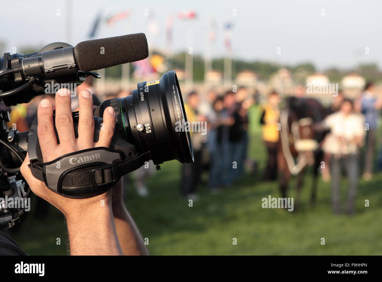 Cameraman on horse racing hi-res stock photography and images - Alamy