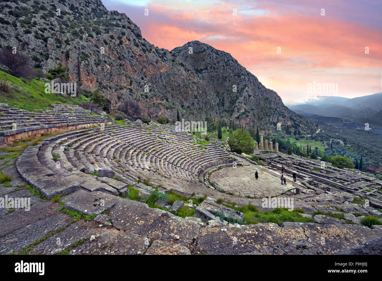 A note on Delphi, the Oracle, and the legendary scenery : r/camphalfblood