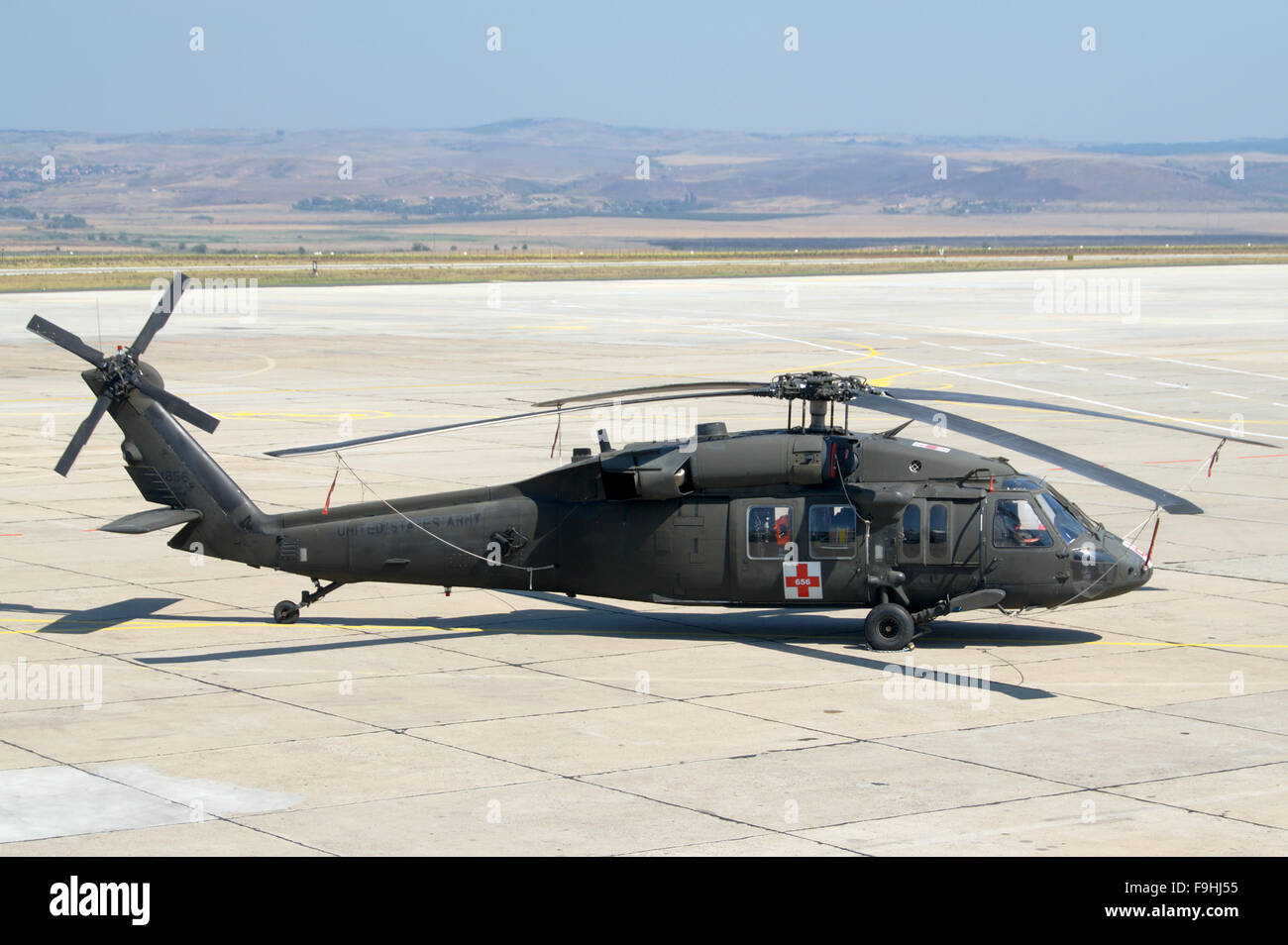 Uh 60a blackhawk helicopter hi-res stock photography and images - Alamy