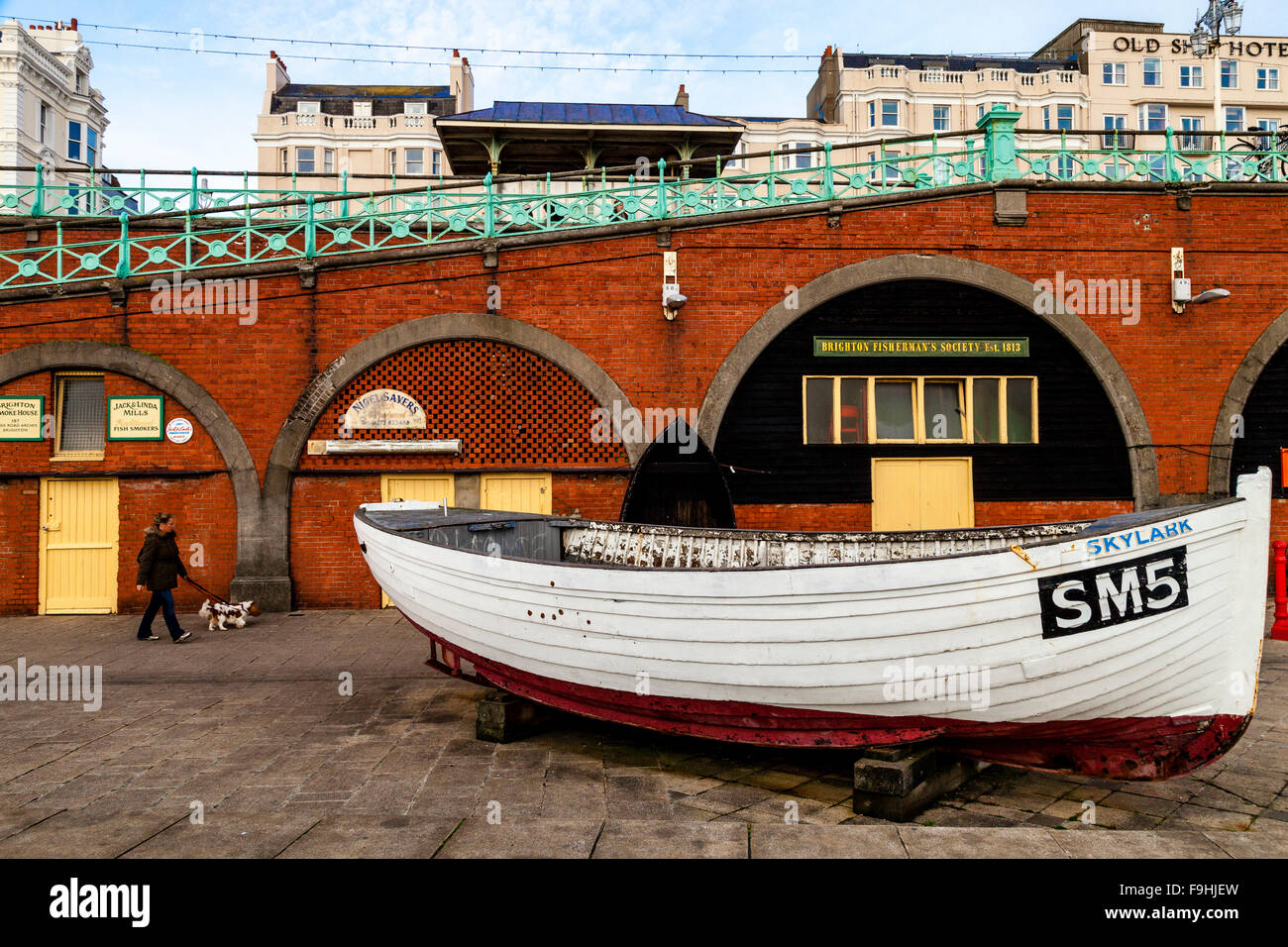 Fishing boat brighton seafront hi-res stock photography and images - Alamy