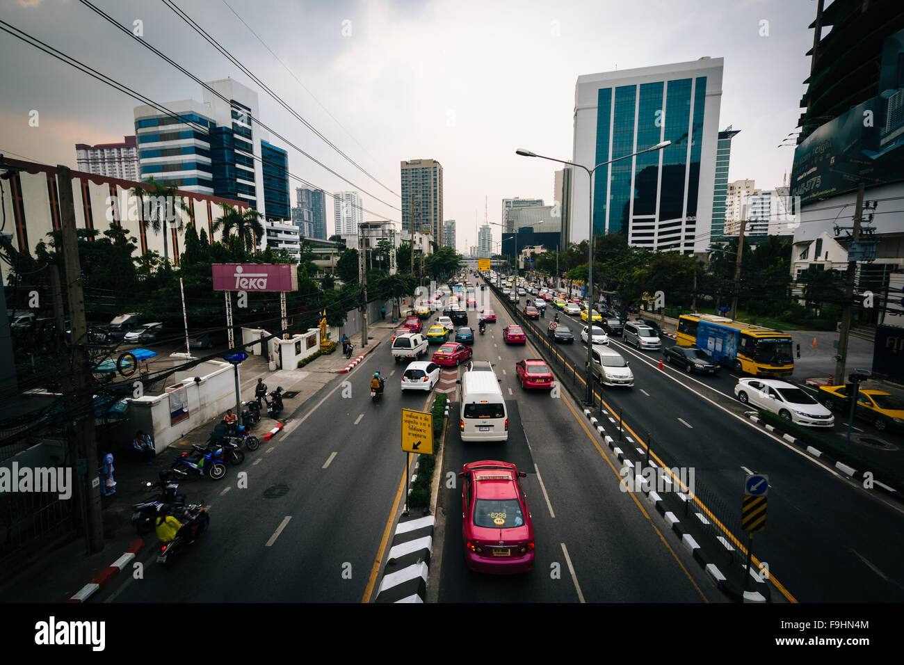 Bangkok cars on road hi-res stock photography and images - Alamy