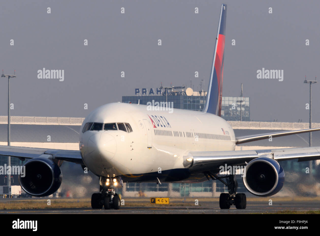Delta Boeing 767 Stock Photos & Delta Boeing 767 Stock Images - Alamy