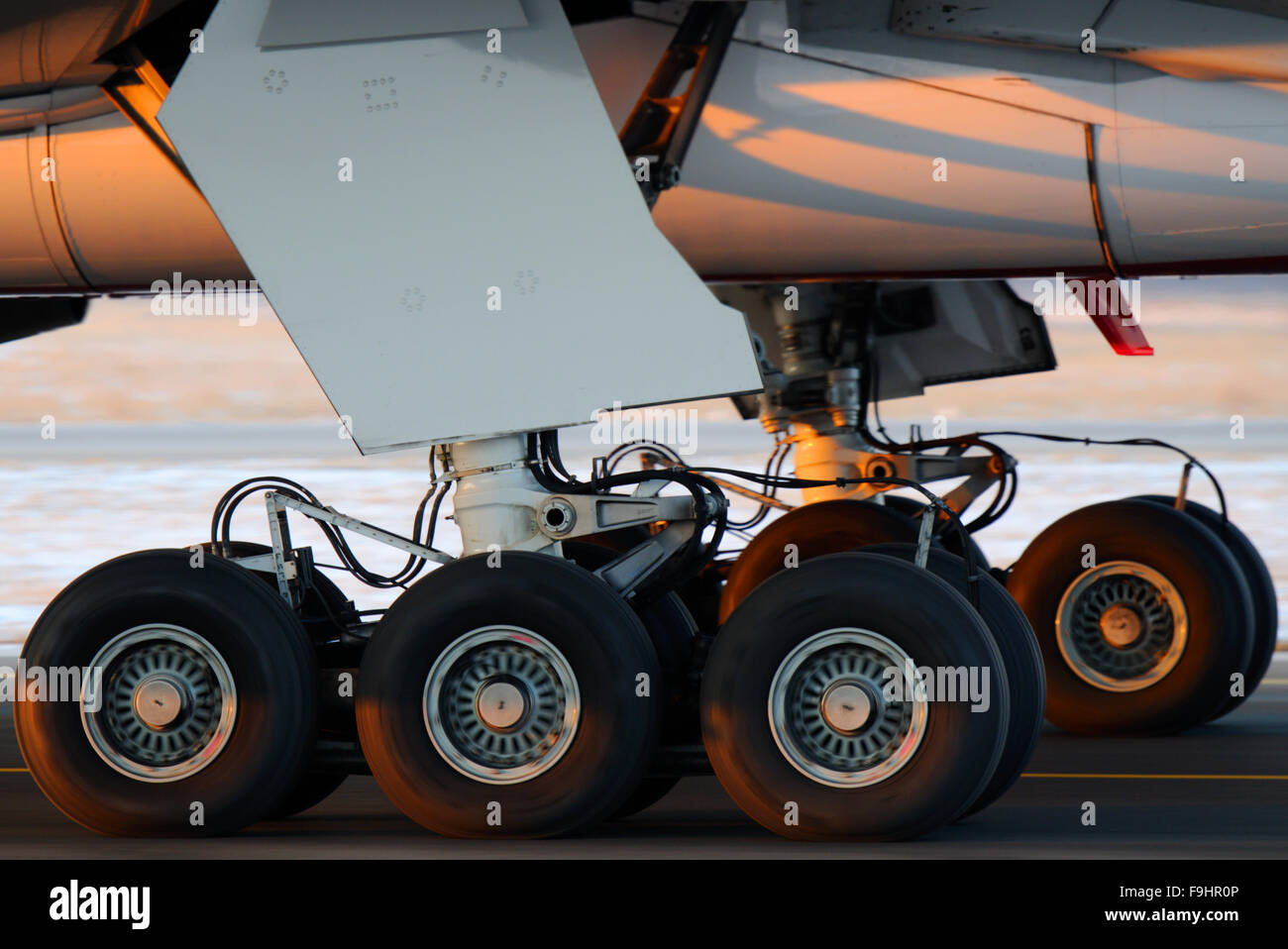 Emirates Boeing 777 200 High Resolution Stock Photography and Images ...